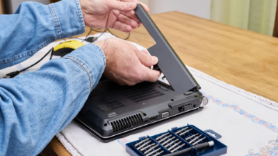 Swollen laptop battery, what causes laptop battery to swell, what to do ...